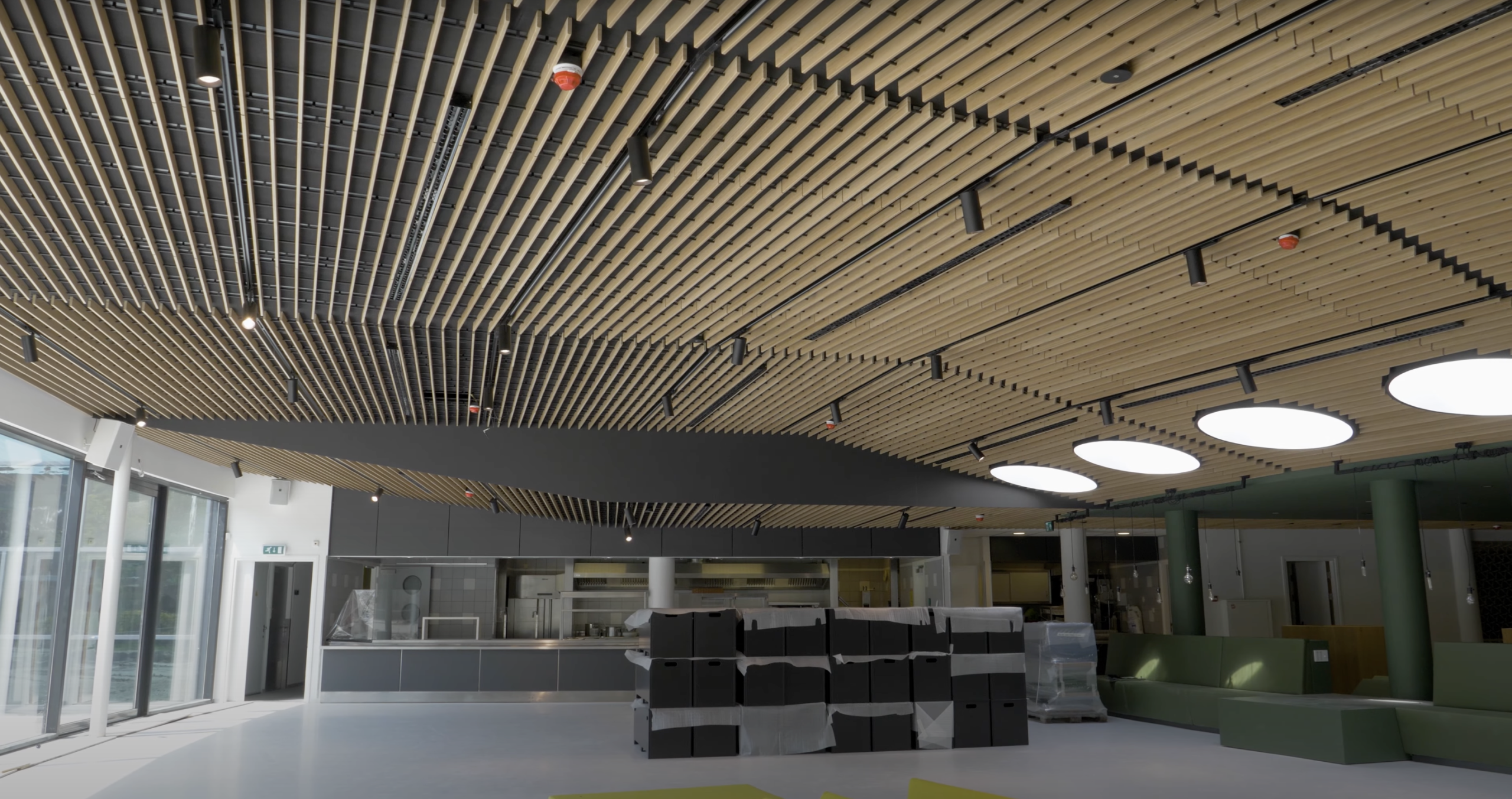 Derako en Afbouw Nederland realiseren op maat gemaakt grill plafond